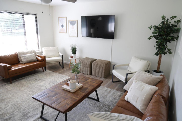 5-br Serene Retreat Near Cle* Dogs Welcome! - Cleveland, OH