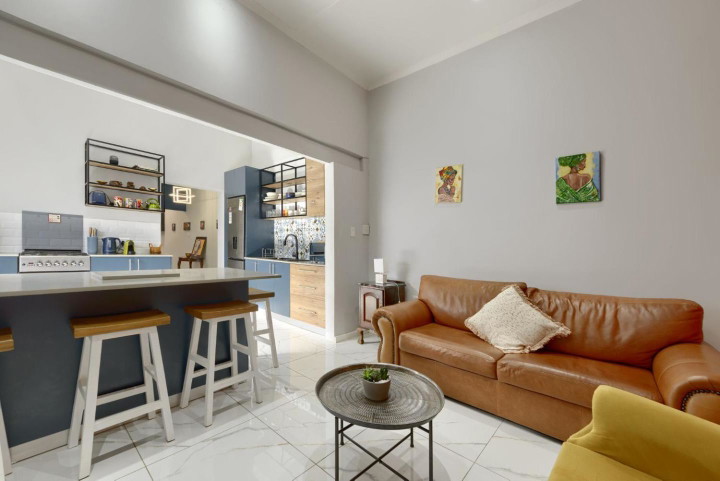 Stylish Woodstock Home, 2 Bedrooms, 2 Baths Courtyard - Claremont