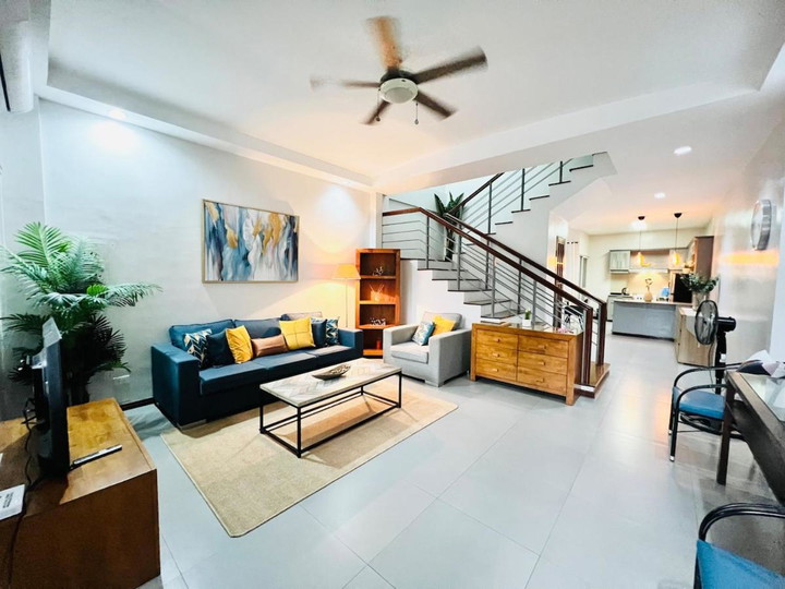 4 Bedroom Apartment With 4 T&b Near Oakridge 5 Mins To It Park - Cebu City