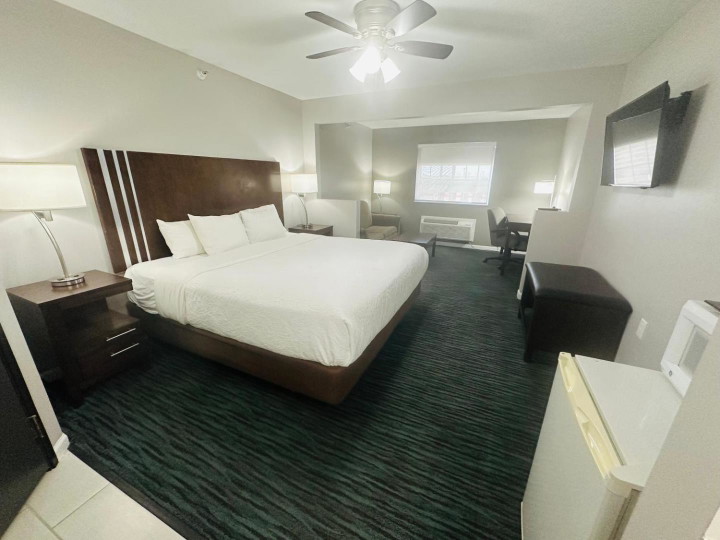 Bridgepointe Inn & Suites By Bphotels, Lincoln I-80 & 27th St - Lincoln, NE