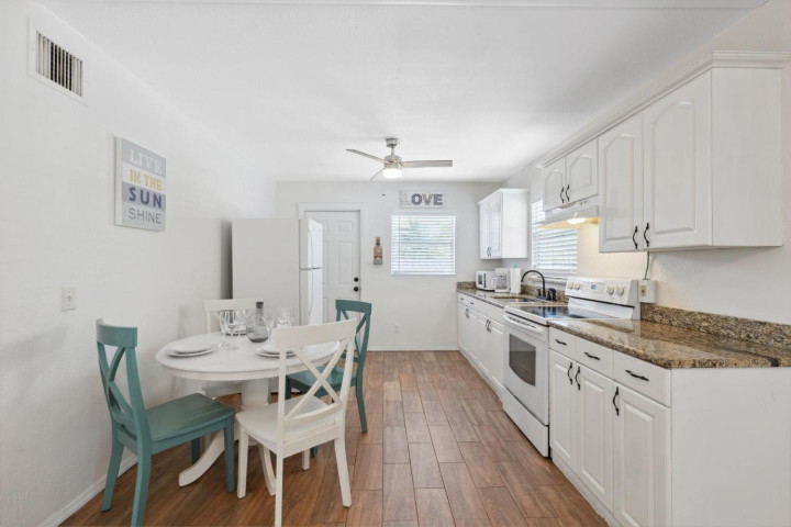 Clearwater 2br Home Private Yard, Hammock & Grill 10 Min To Beach - Pinellas County, FL