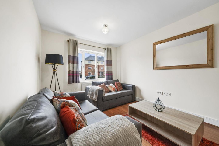 London Heathrow Living Holywell Serviced Houses - 3 And 4 Bedrooms By 360stays - Hampton