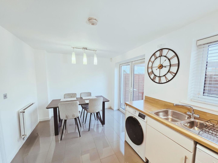 Spacious 3 Bedroom House In Dartford,london Zone 8 - Dartford