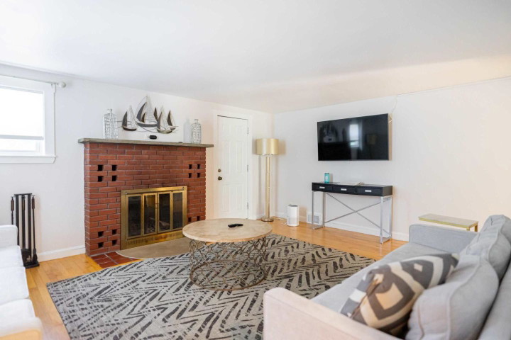 Spacious 4 Bedroom Home With Large Yard - Sudbury, MA