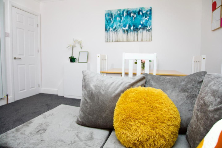2 Bedroom Ground Floor Flat In Dartford With Free Parking - 20 Minutes To London - Dartford