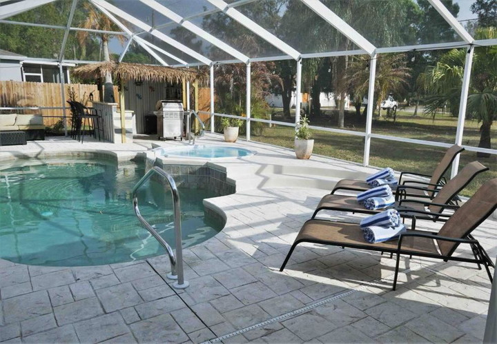 Peachland Getaway With Pool And Tiki Bar - Punta Gorda, FL