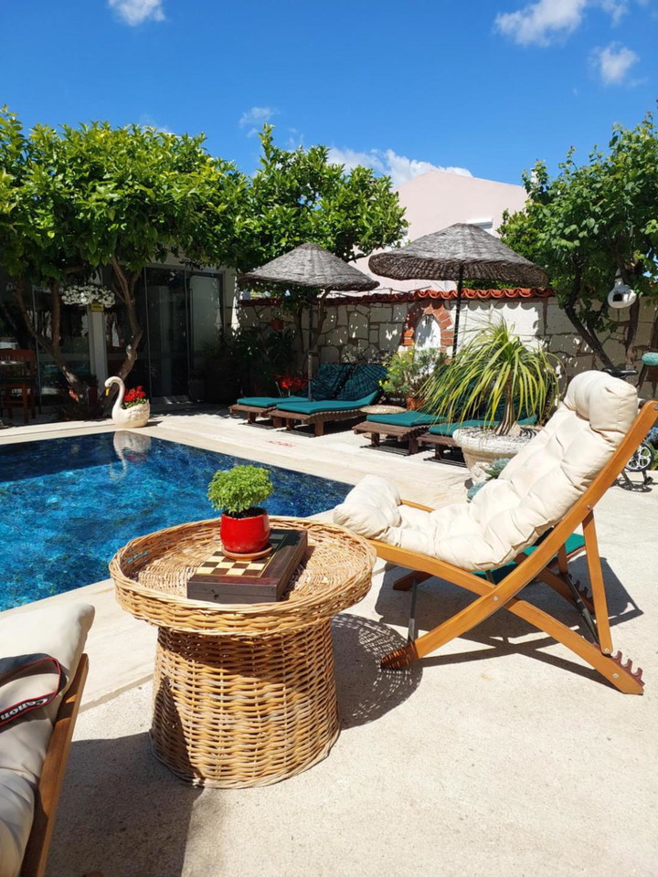 Bademi̇çi̇ Otel - Çeşme