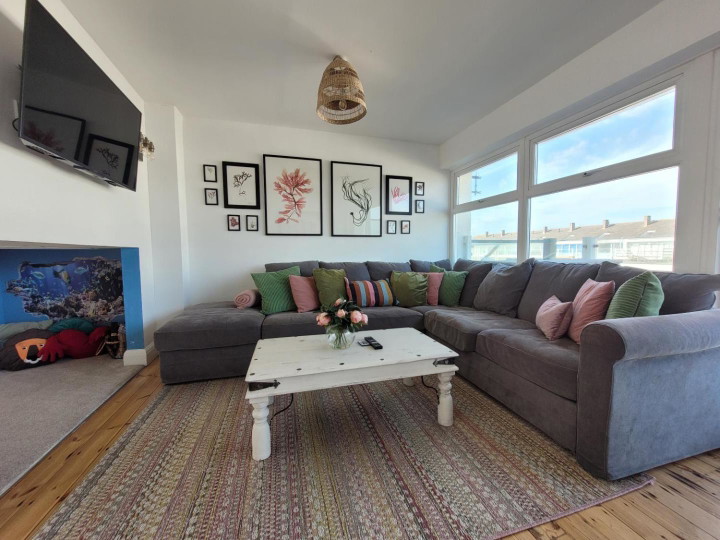 No. 28 Contemporary Beach Side Property With Sea Views - Bracklesham Bay