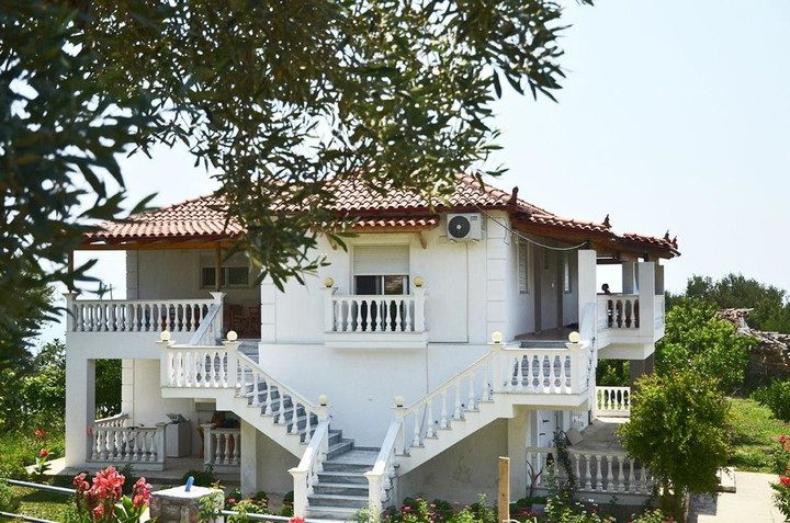 Helen Apartments - Qeparo