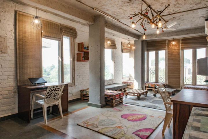 Jhouse Near Bhikaji - Delhi