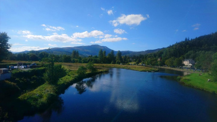 Idyllic Waterside Penthouse - Callander