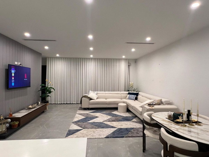 Fully Furnished Luxury Modern Home With Workspace Near Airport - Melbourne