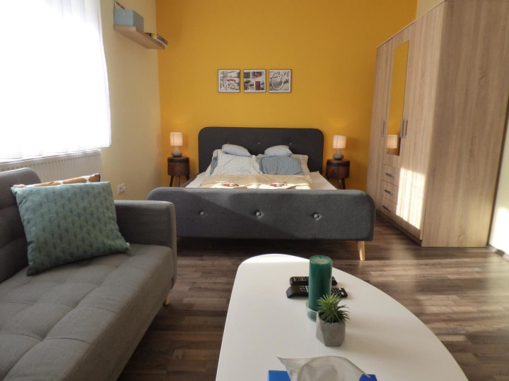 Yellow Apartment - Debrecen