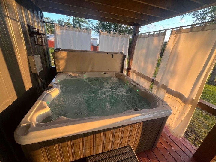 Cozy West Fork Retreat - Private Hot Tub & Deck - Fayetteville, AR