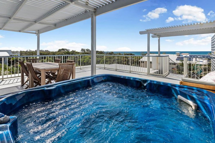 Coastal Escape - Views Rooftop Terrace & Jaccuzi - Sunshine Coast