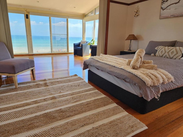 Absolute Beach Front Large 4br, Pet-friendly, Sleeps 11 - Frankston