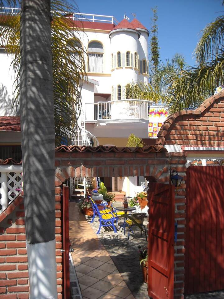 Welcome To Casa Viva Mexico 3-bedrooms 2-bathroms 6-guests Close To Shoping Center & Beach - San Diego County, CA