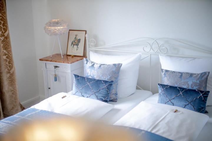 Das Kleine Hotel Iphofen, Klimatisierte Zimmer- 55" Tv, Tv Mirroring, Kleines Secret Mit Garten & Terrassen, Nahe Aller Vdp Weingüter, Hunde Willkommen, Fine Dining, Nahe Knauf Gips Kg Und Knauf It Connekt - Iphofen