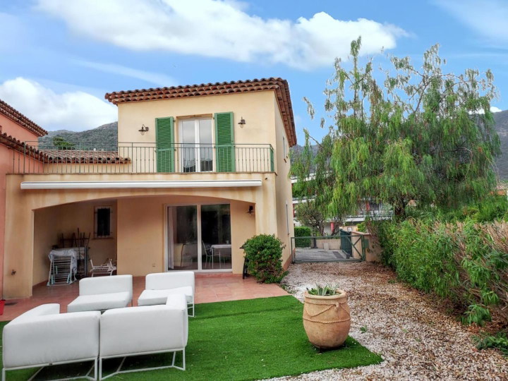 Maison De Vacances Confortable Avec Jardin Et Terrasse Au Lavandou - Le Lavandou