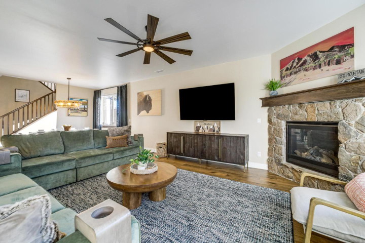 Modern Flagstaff Retreat W/ Fire Pit & Ev Charger! - Flagstaff, AZ