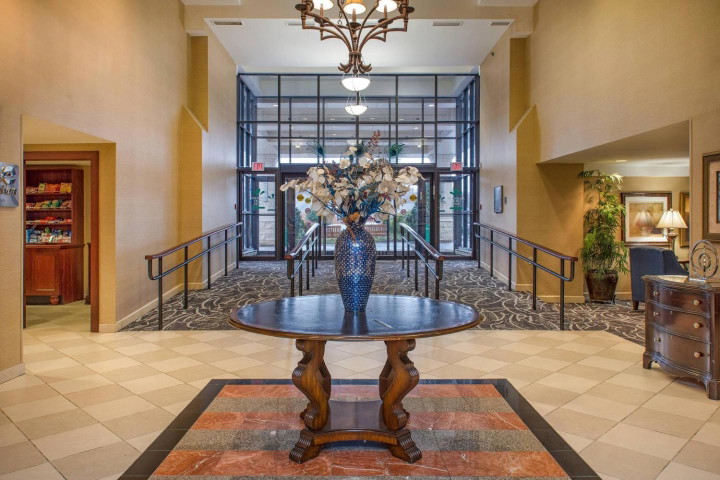 Clarion Collection Hotel Arlington Court Suites - Annandale, VA