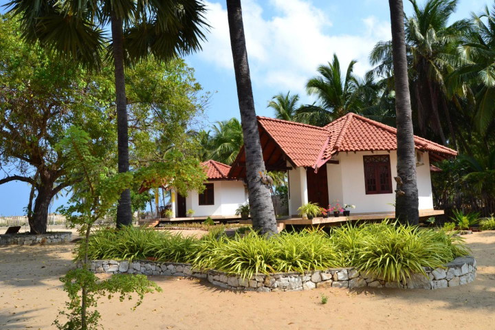 Nirukthie Beach Resort & Restaurant - Sri Lanka
