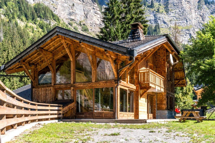 Large Mountain Chalet With Hot Tub Sleeps 19 - Les Portes du Soleil