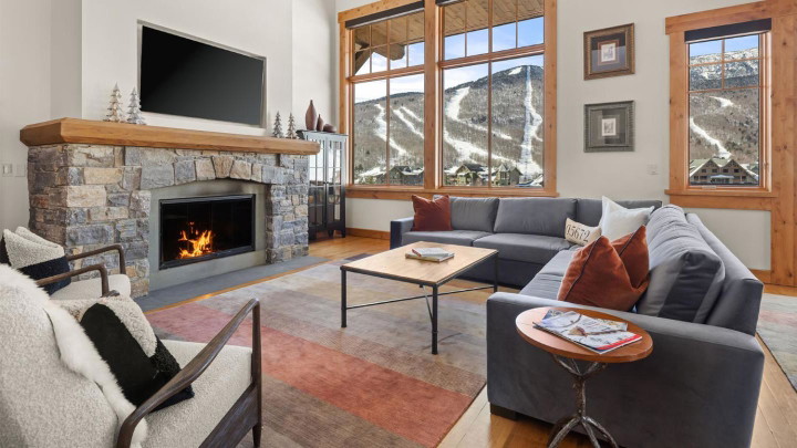 4 Bedroom Spruce Peak Mt Cabin "Stoweglobe" Steps To The Lifts With Full Mountain Views. - Stowe, VT