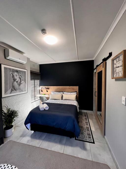 Navy Pearls - Alberton