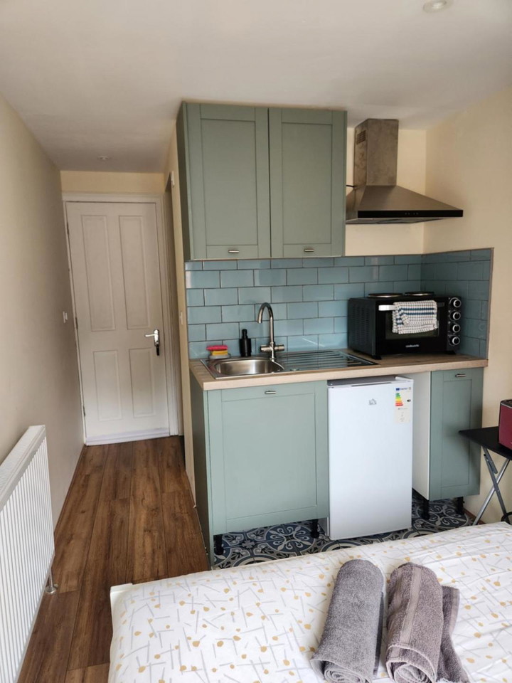 Ensuite Studio Flat Crawley-gatwick - Crawley
