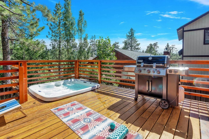 Vista Haus - Modern Lake Retreat Close To Village & Snow Summit - Bike - Hike - Spa - Bbq - Firepit - Loft - Games - Big Bear Lake, CA