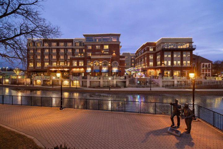 Hotel Indigo Naperville Riverwalk By Ihg - Bolingbrook, IL