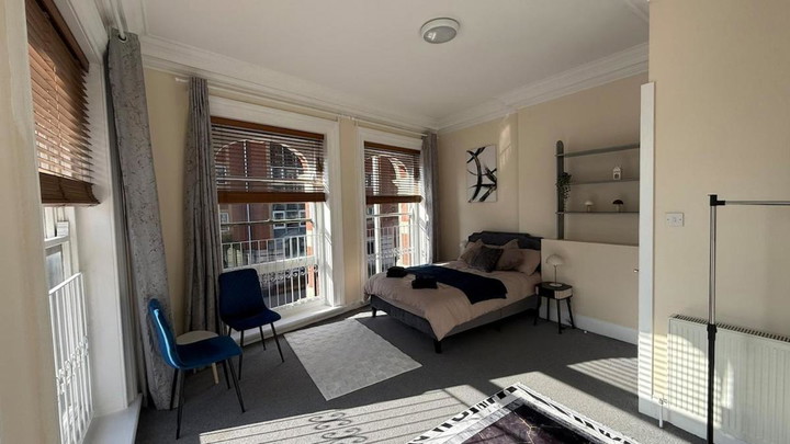 Heart Of Portsmouth | Central 3-bed Flat - Portsmouth