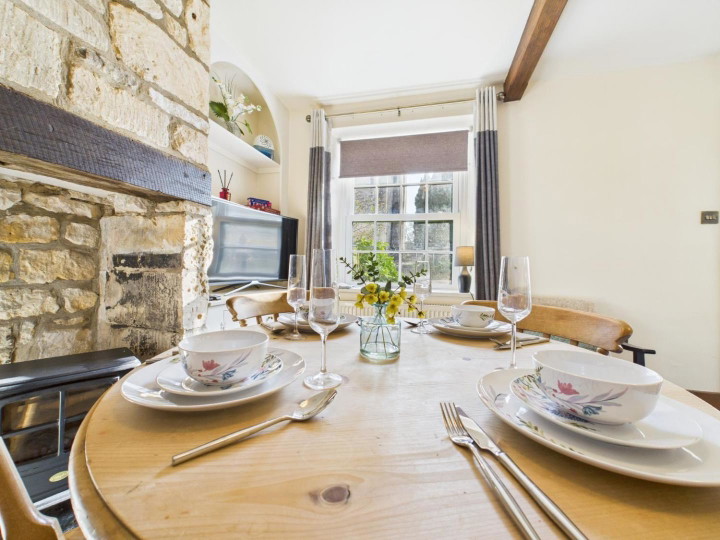 Romantic Cottage In The Cotswolds With Private Parking And Wifi - Winchcombe
