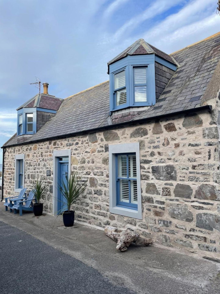 Sea Crest - Beachfront Escape With Whisky Snug - Cullen