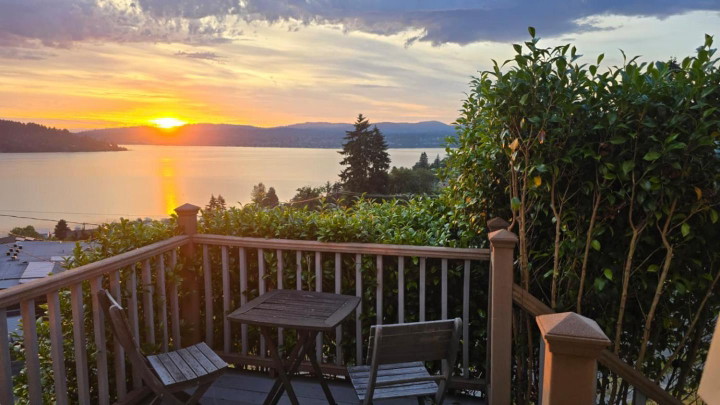 Private Room & Bath - Patio & Sunset Views - Seattle, WA