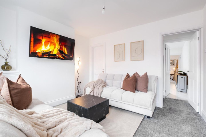The Cedar - Free Parking, Netflix, Near M1, M69 - Leicester