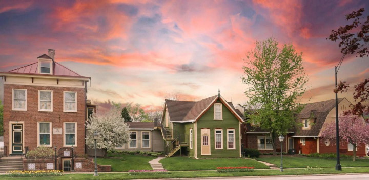 Strawtown Inn & Events - Knoxville, IA