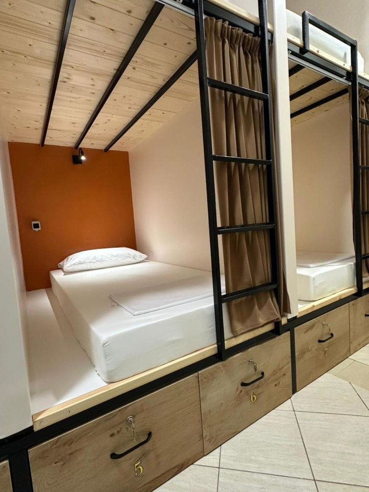 Queen-v Hostel - Vlorë