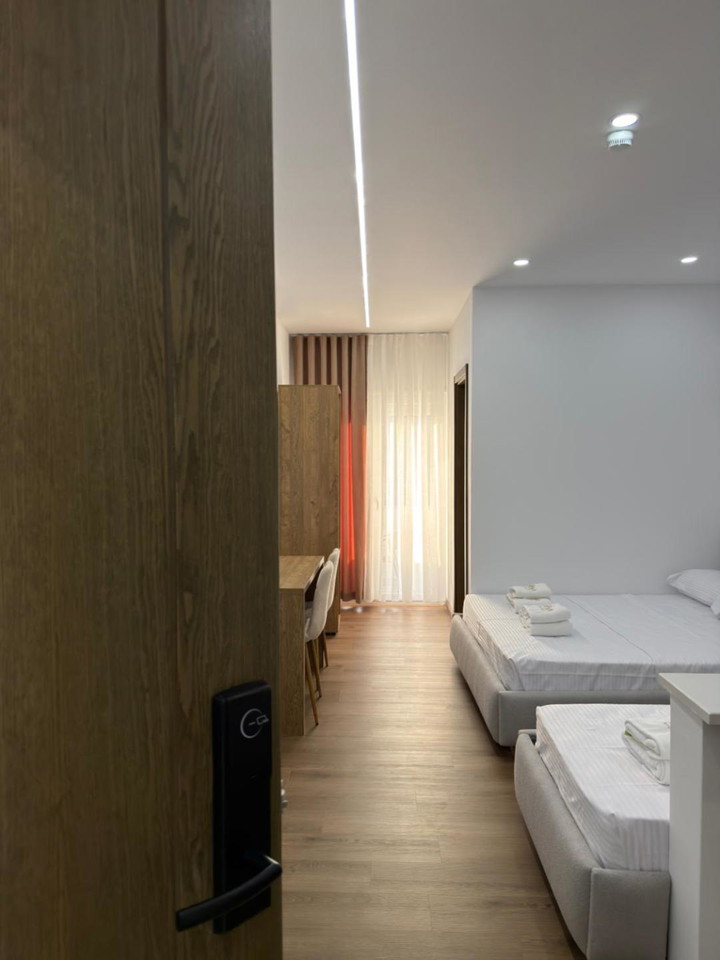 Petro Rooms And View - Albania
