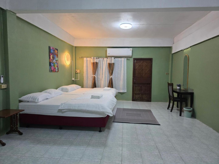 Rat Min In Town Hostel - Thailand