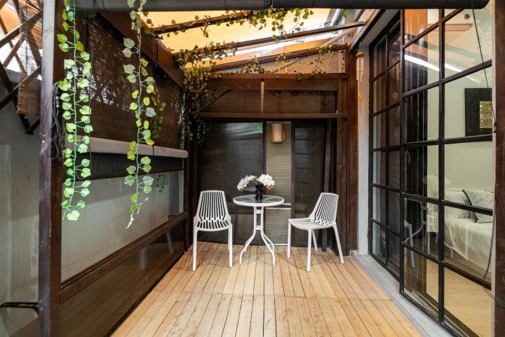 Milan-twin Bed Apartment With Sunlit Yard - Shanghai