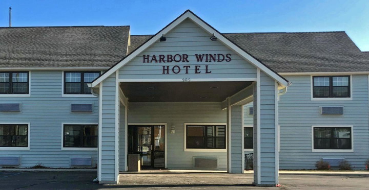 Harbor Winds Hotel - Wisconsin