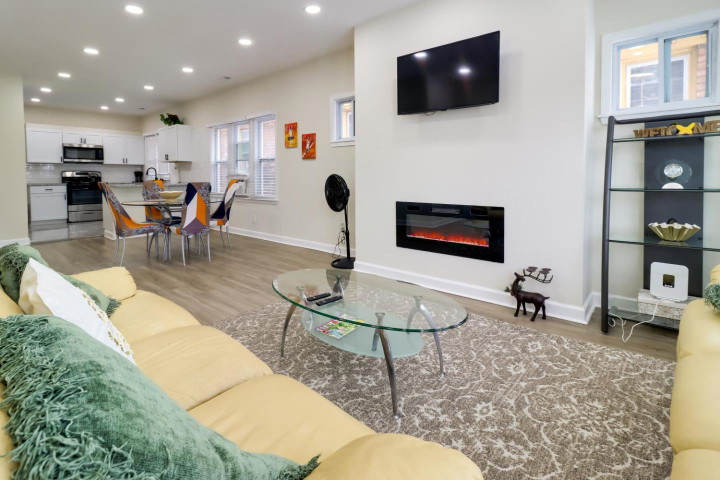 Modern Updates & Great Location! Detroit Duplex - Warren, MI