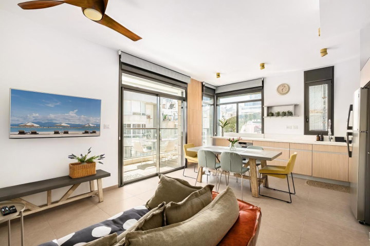 Luxury Beachside 3br With Balcony - Tel Aviv