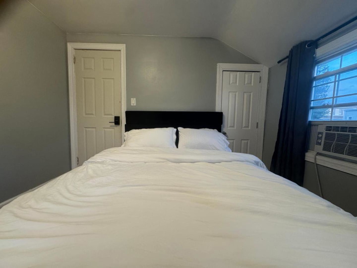 Private Room Near Ewr Airport & Nyc Bus Room 3 - Newark, NJ
