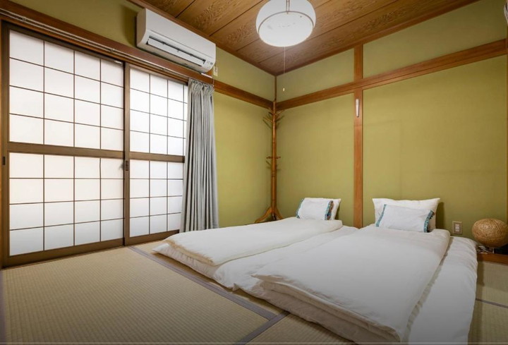 10mins Train To Namba, 4 Mins Walk To Stn, 2 Floors Japanese Style , 2-8 People - Ōsaka