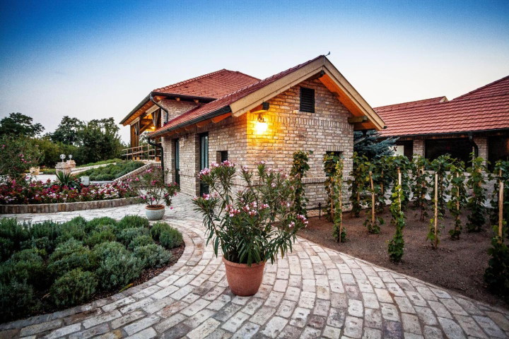Béni Family Wine Farm - Cegléd