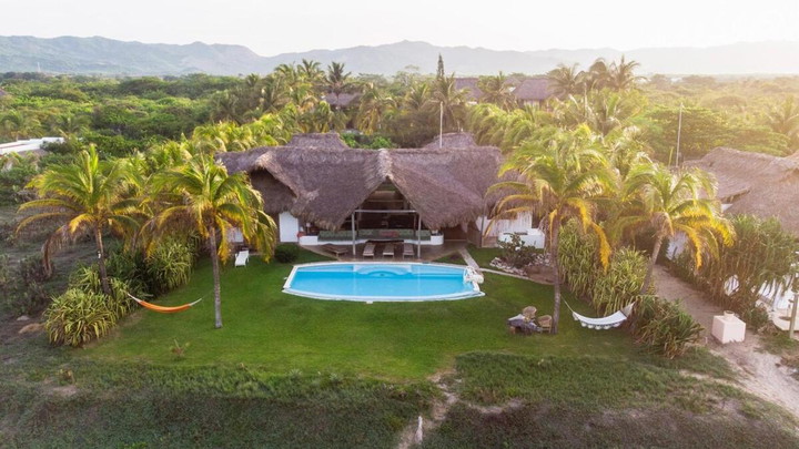 Villa Lumina - Beachfront Escape Private Pool, Spacious & Serene - Oaxaca