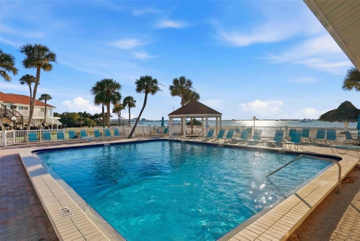 Waterfront Escape Private Beach 2 Pools - Tampa Bay, FL
